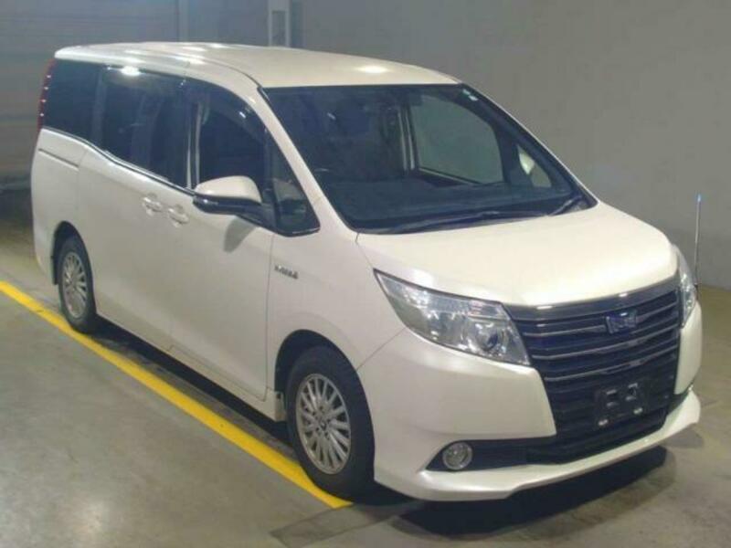 Used 2015 TOYOTA NOAH DAA-ZWR80G | SBI Motor Japan