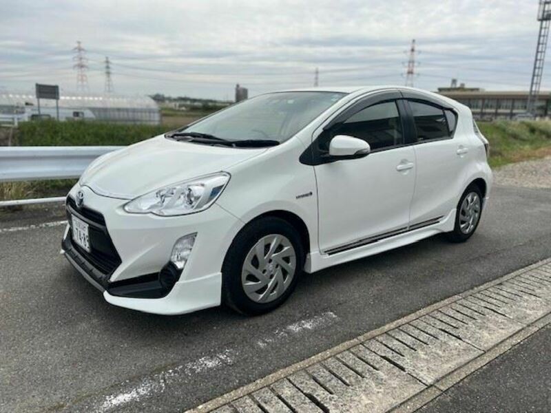 Used 2015 TOYOTA AQUA NHP10 | SBI Motor Japan