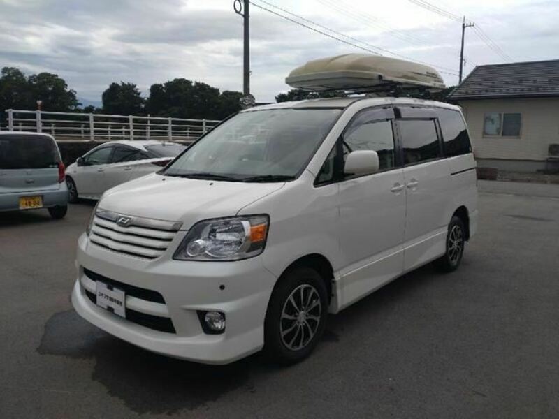 Used 2002 TOYOTA NOAH AZR65G | SBI Motor Japan