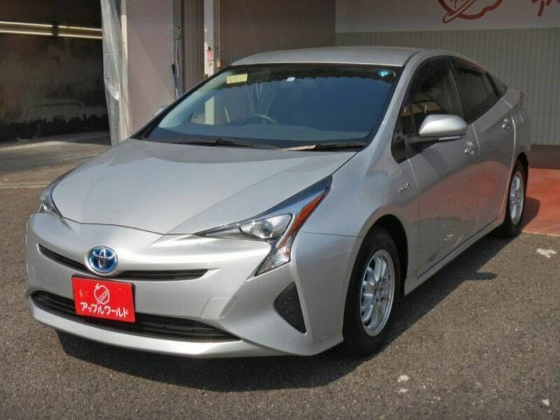 Used 2018 TOYOTA PRIUS ZVW51 | SBI Motor Japan