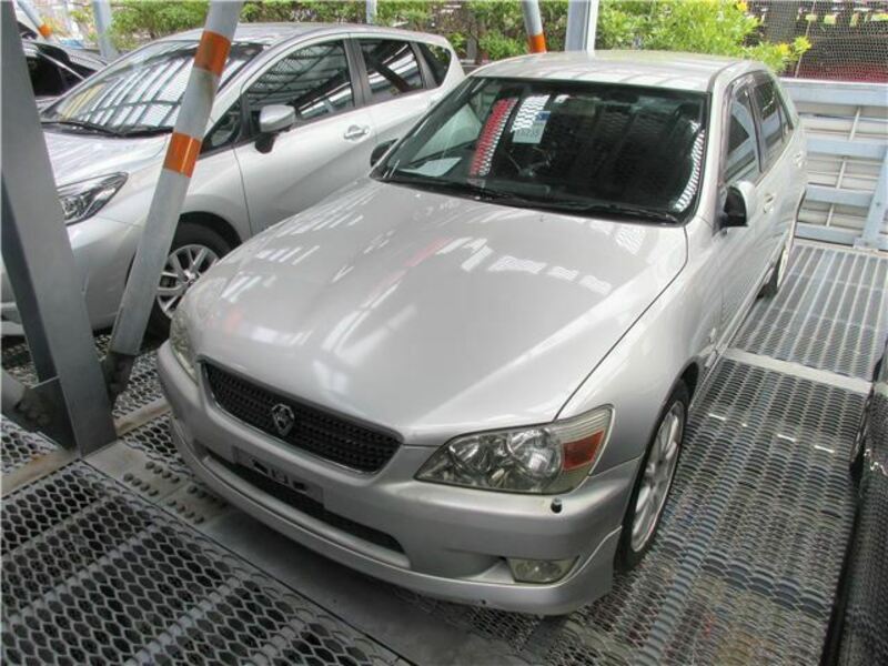 Used 2001 TOYOTA ALTEZZA SXE10 | SBI Motor Japan